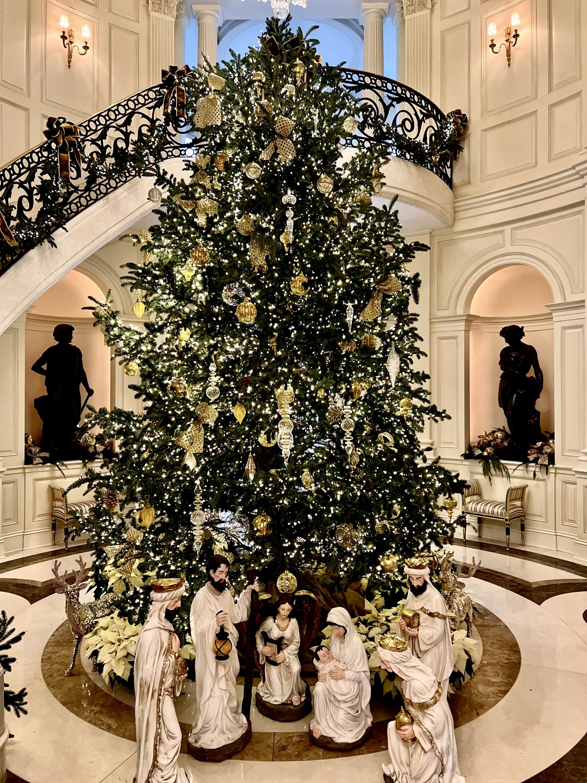 Flocking vs. Traditional: Which Christmas Tree Suits Your Home? - The ...